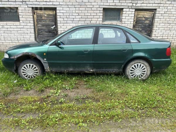 Zaļš Audi A4 1995 Ludza, ar dzinēja tilpumu 1.60 L un nobraukumu 400 tūkst. km par 350 €, foto 6 vietnē AUTOMOTO.COM.LV