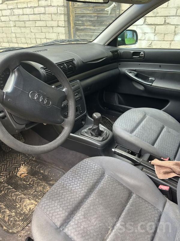 Zaļš Audi A4 1995 Ludza, ar dzinēja tilpumu 1.60 L un nobraukumu 400 tūkst. km par 350 €, foto 7 vietnē AUTOMOTO.COM.LV