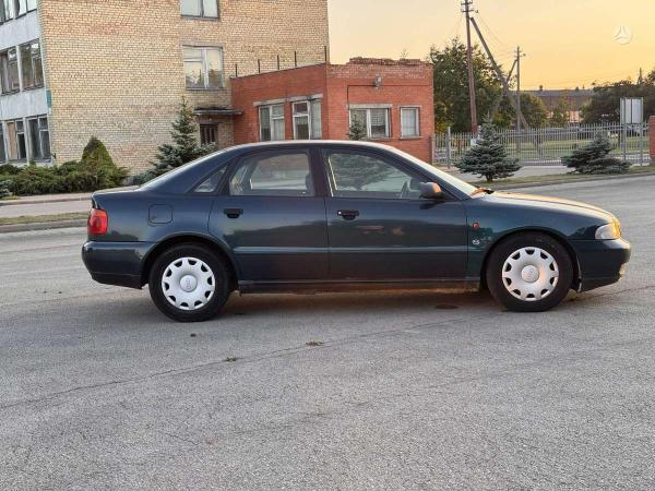 Zaļš Audi A4 1995 Akmenė, ar dzinēja tilpumu 1.78 L un nobraukumu 294 tūkst. km par 650 €, foto 2 vietnē AUTOMOTO.COM.LV