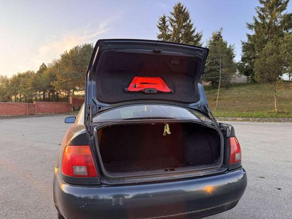 Zaļš Audi A4 1995 Akmenė, ar dzinēja tilpumu 1.78 L un nobraukumu 294 tūkst. km par 650 €, foto 8 vietnē AUTOMOTO.COM.LV
