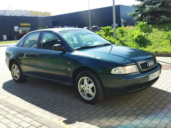 Green Audi A4 1995 in Vilnius, with an engine capacity of 1.60 L and mileage of 220 thousand km for 800 €, photo 4 on AUTOMOTO.COM.LV