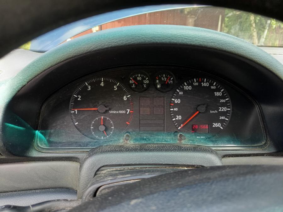 Green Audi A4 1995 in Tallinn, with an engine capacity of 0.00 L and mileage of 279 thousand km for 950 €, photo 3 on AUTOMOTO.COM.LV