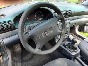 Green Audi A4 1995 in Tallinn, with an engine capacity of 0.00 L and mileage of 279 thousand km for 950 €, photo 4 on AUTOMOTO.COM.LV
