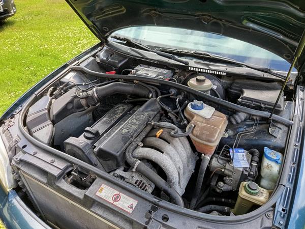Green Audi A4 1995 in Tallinn, with an engine capacity of 0.00 L and mileage of 279 thousand km for 950 €, photo 5 on AUTOMOTO.COM.LV