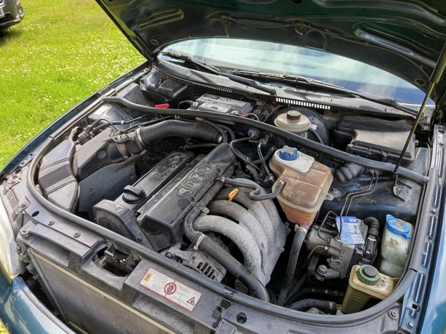 Green Audi A4 1995 in Tallinn, with an engine capacity of 0.00 L and mileage of 279 thousand km for 950 €, photo 9 on AUTOMOTO.COM.LV