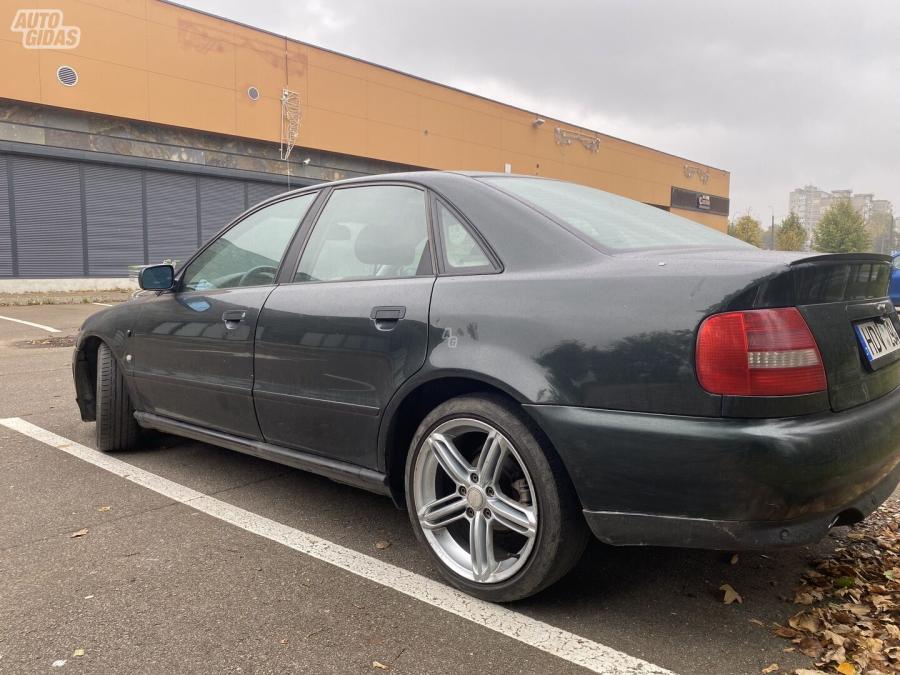 Green Audi A4 1995 in Kaunas, with an engine capacity of 1.80 L and mileage of 280 thousand km for 1700 €, photo 7 on AUTOMOTO.COM.LV