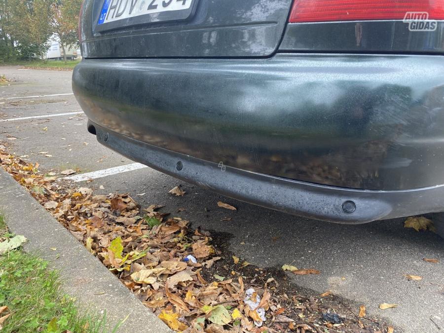 Green Audi A4 1995 in Kaunas, with an engine capacity of 1.80 L and mileage of 280 thousand km for 1700 €, photo 9 on AUTOMOTO.COM.LV