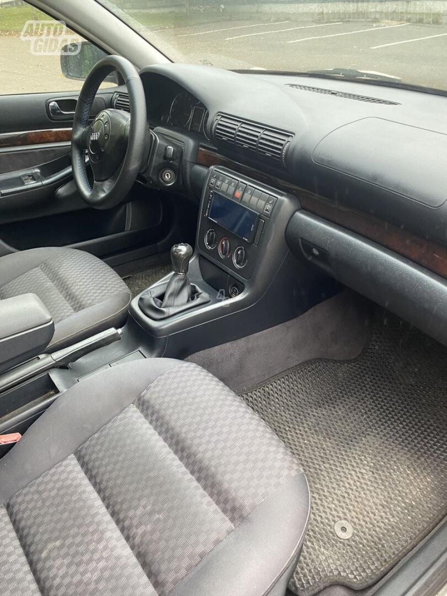 Green Audi A4 1995 in Kaunas, with an engine capacity of 1.80 L and mileage of 280 thousand km for 1700 €, photo 14 on AUTOMOTO.COM.LV