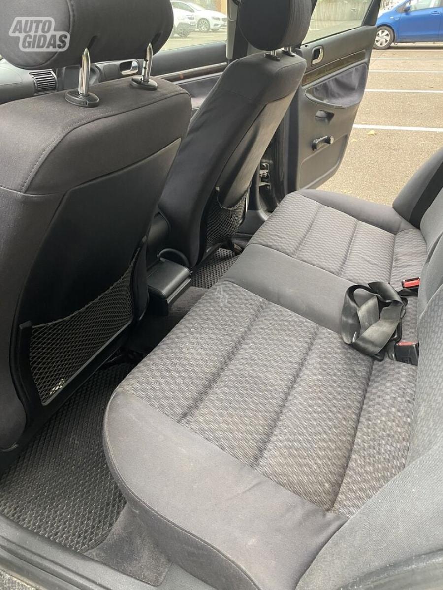 Green Audi A4 1995 in Kaunas, with an engine capacity of 1.80 L and mileage of 280 thousand km for 1700 €, photo 17 on AUTOMOTO.COM.LV
