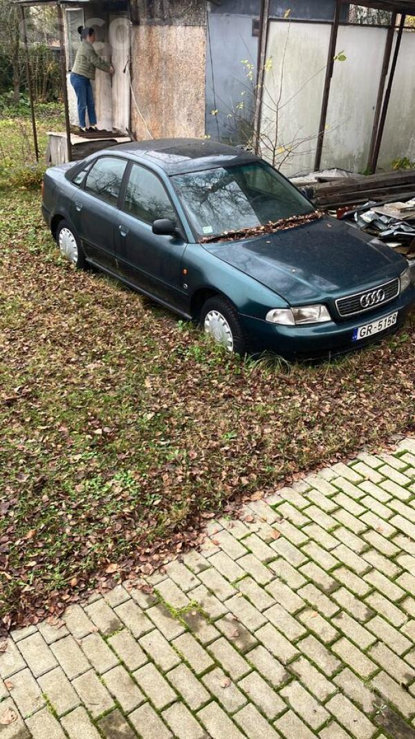 Green Audi A4 1996 in Riga, with an engine capacity of 1.60 L and mileage of 175 thousand km for 800 €, photo 1 on AUTOMOTO.COM.LV