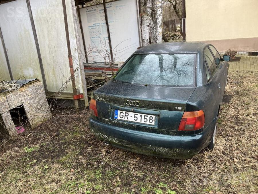 Green Audi A4 1996 in Riga, with an engine capacity of 1.60 L and mileage of 175 thousand km for 800 €, photo 2 on AUTOMOTO.COM.LV