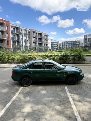 Zaļš Audi A4 1997 Viļņa, ar dzinēja tilpumu 1.60 L un nobraukumu 200 tūkst. km par 870 €, foto 9 vietnē AUTOMOTO.COM.LV