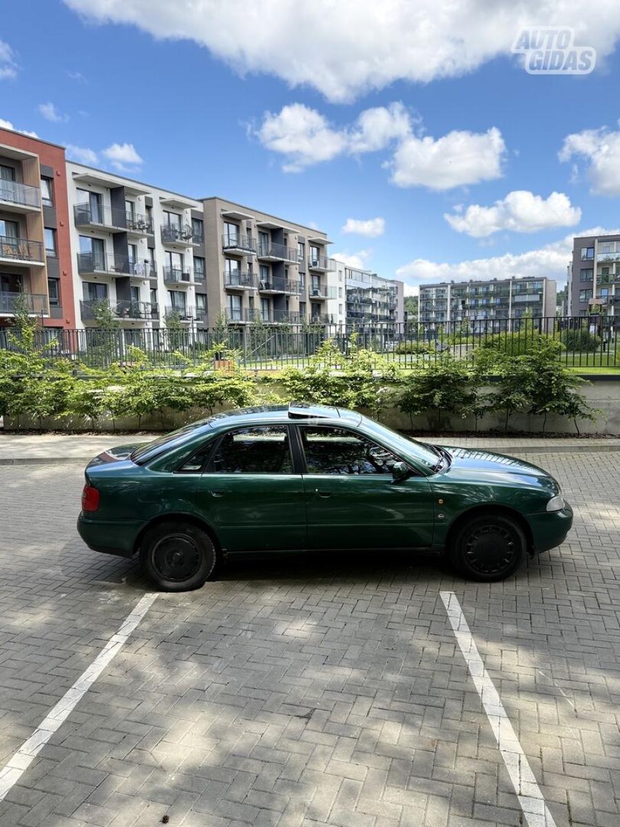 Zaļš Audi A4 1997 Viļņa, ar dzinēja tilpumu 1.60 L un nobraukumu 200 tūkst. km par 870 €, foto 9 vietnē AUTOMOTO.COM.LV
