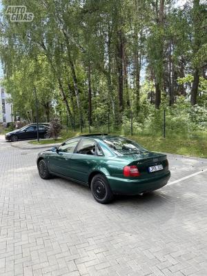Zaļš Audi A4 1997 Viļņa, ar dzinēja tilpumu 1.60 L un nobraukumu 200 tūkst. km par 870 €, foto 6 vietnē AUTOMOTO.COM.LV