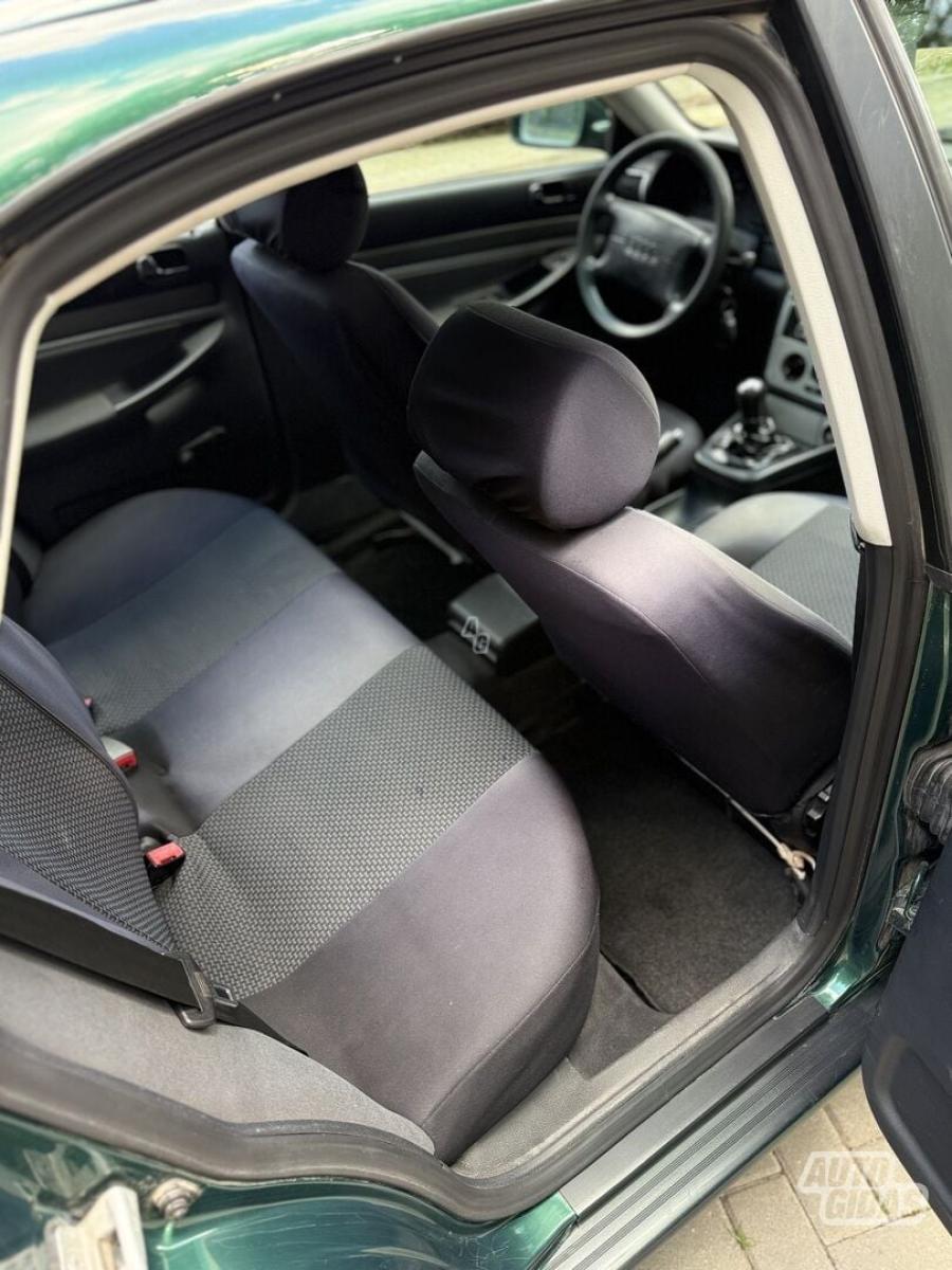 Zaļš Audi A4 1997 Viļņa, ar dzinēja tilpumu 1.60 L un nobraukumu 200 tūkst. km par 870 €, foto 13 vietnē AUTOMOTO.COM.LV