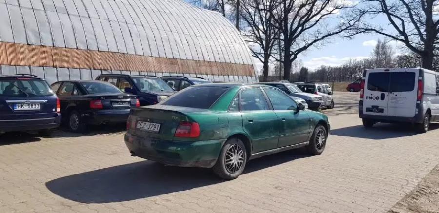Green Audi A4 1997 in Valmiera, with an engine capacity of 1.90 L and mileage of 355 thousand km for 750 €, photo 4 on AUTOMOTO.COM.LV