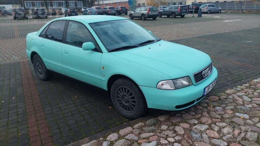 Green Audi A4 1997 in Ventspils, with an engine capacity of 1.60 L and mileage of 317 thousand km for 1150 €, photo 3 on AUTOMOTO.COM.LV