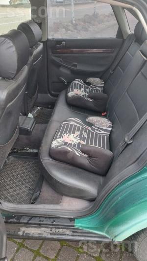 Green Audi A4 1997 in Ventspils, with an engine capacity of 1.60 L and mileage of 317 thousand km for 1150 €, photo 8 on AUTOMOTO.COM.LV