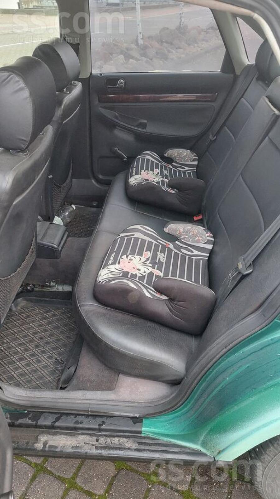 Green Audi A4 1997 in Ventspils, with an engine capacity of 1.60 L and mileage of 317 thousand km for 1150 €, photo 8 on AUTOMOTO.COM.LV