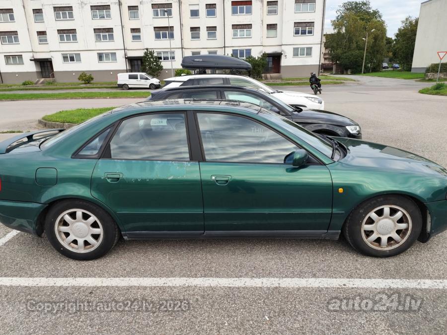 Zaļš Audi A4 1998 Kuresāre, ar dzinēja tilpumu 2.40 L un nobraukumu 305 tūkst. km par 2500 €, foto 4 vietnē AUTOMOTO.COM.LV