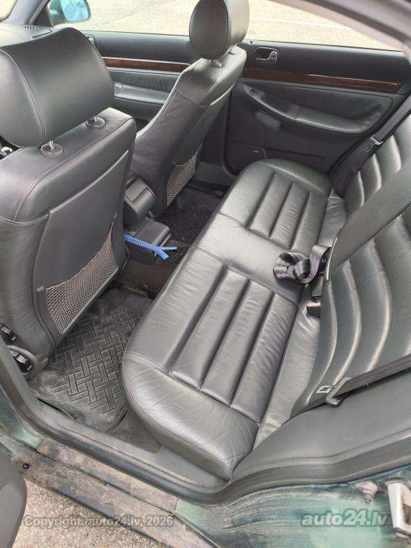 Zaļš Audi A4 1998 Kuresāre, ar dzinēja tilpumu 2.40 L un nobraukumu 305 tūkst. km par 2500 €, foto 7 vietnē AUTOMOTO.COM.LV