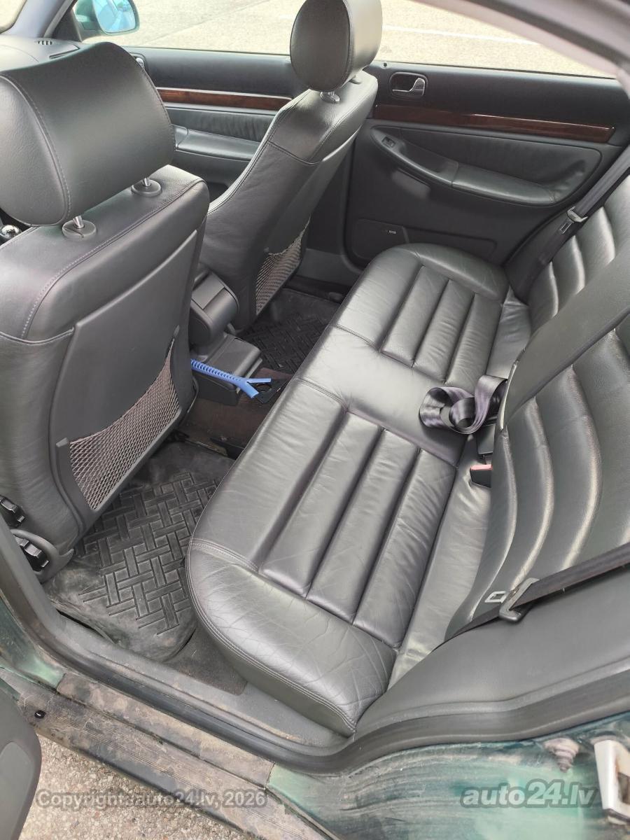 Zaļš Audi A4 1998 Kuresāre, ar dzinēja tilpumu 2.40 L un nobraukumu 305 tūkst. km par 2500 €, foto 7 vietnē AUTOMOTO.COM.LV