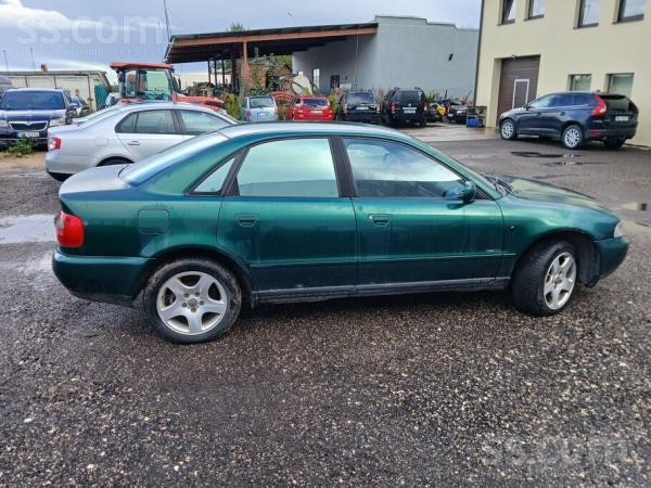 Ауди А4 1998 в Рига на AUTOMOTO.COM.LV Зеленый Ауди А4 1998 в Рига, объемом двигателя 1.60 л и пробегом 255 тыс. км за 1400 €, фото 3 на AUTOMOTO.COM.LV