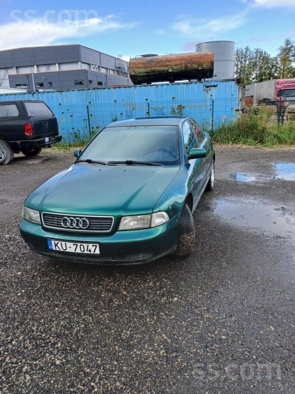 Ауди А4 1998 в Рига на AUTOMOTO.COM.LV Зеленый Ауди А4 1998 в Рига, объемом двигателя 1.60 л и пробегом 255 тыс. км за 1400 €, фото 4 на AUTOMOTO.COM.LV