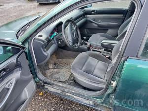 Green Audi A4 1998 in Riga, with an engine capacity of 1.60 L and mileage of 255 thousand km for 1400 €, photo 5 on AUTOMOTO.COM.LV