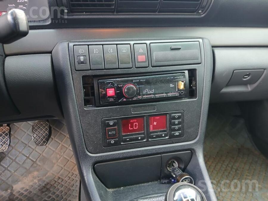 Green Audi A4 1998 in Riga, with an engine capacity of 1.60 L and mileage of 255 thousand km for 1400 €, photo 8 on AUTOMOTO.COM.LV