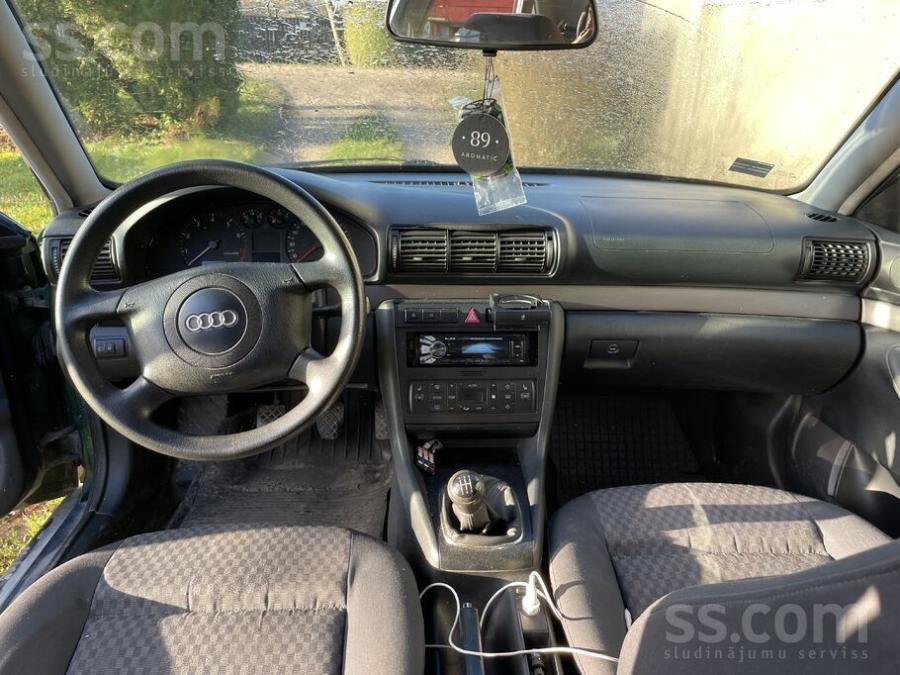 Zaļš Audi A4 1999 Jelgava, ar dzinēja tilpumu 1.60 L un nobraukumu 330 tūkst. km par 700 €, foto 4 vietnē AUTOMOTO.COM.LV