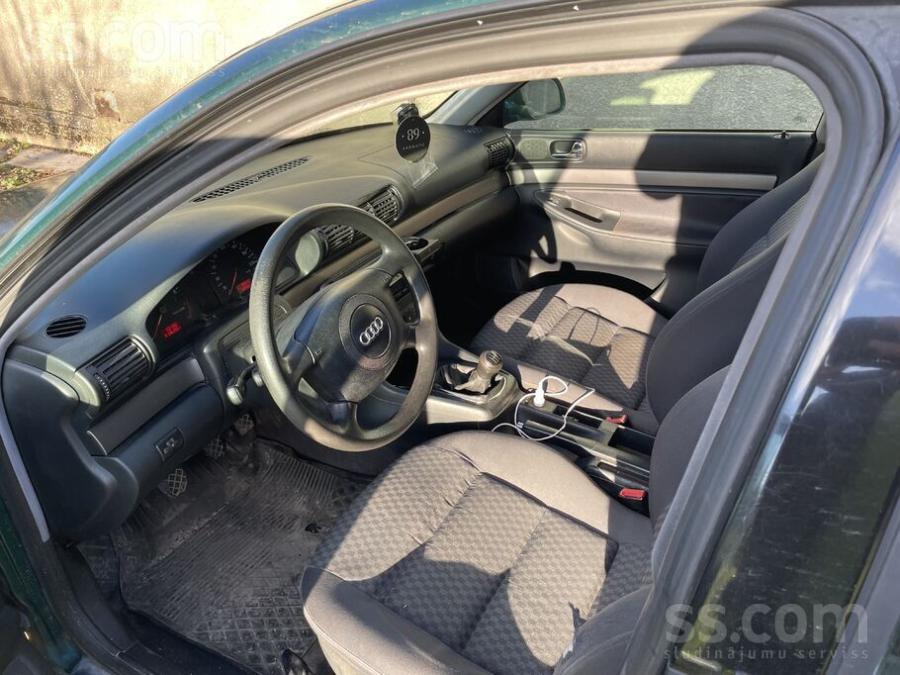 Zaļš Audi A4 1999 Jelgava, ar dzinēja tilpumu 1.60 L un nobraukumu 330 tūkst. km par 700 €, foto 6 vietnē AUTOMOTO.COM.LV