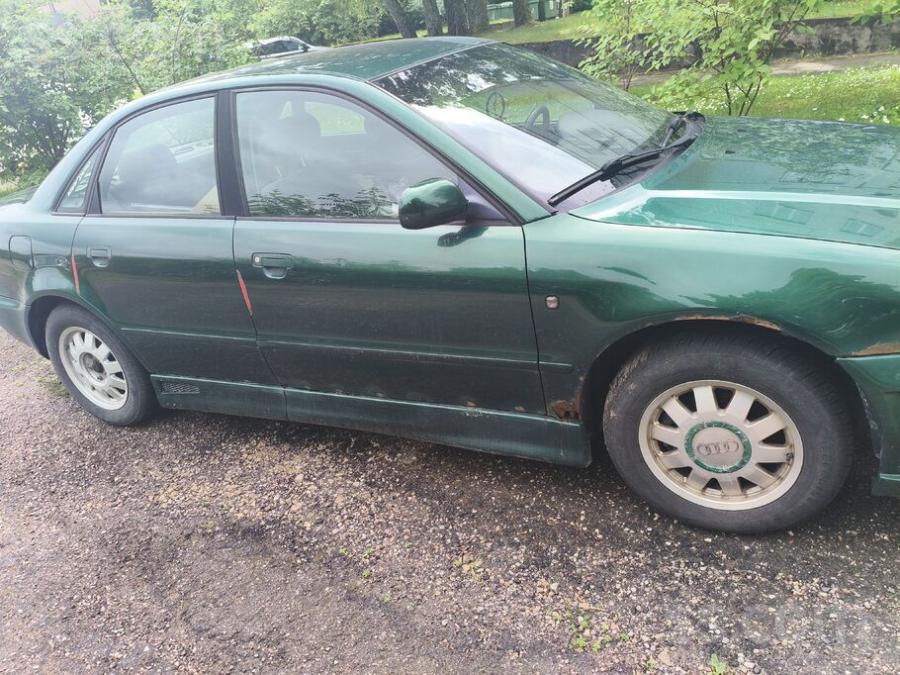 Green Audi A4 1999 in Riga, with an engine capacity of 1.80 L and mileage of 294 thousand km for 1000 €, photo 3 on AUTOMOTO.COM.LV
