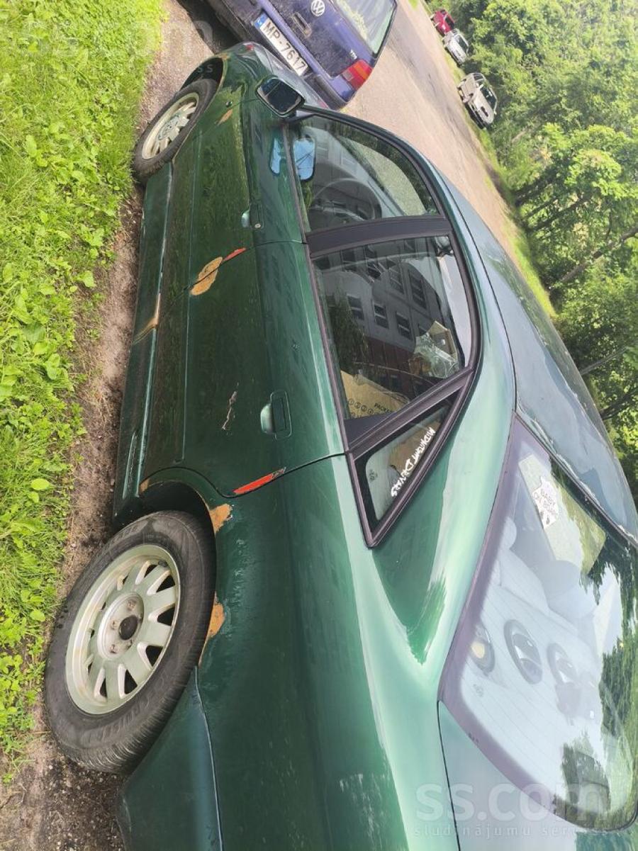Green Audi A4 1999 in Riga, with an engine capacity of 1.80 L and mileage of 294 thousand km for 1000 €, photo 6 on AUTOMOTO.COM.LV