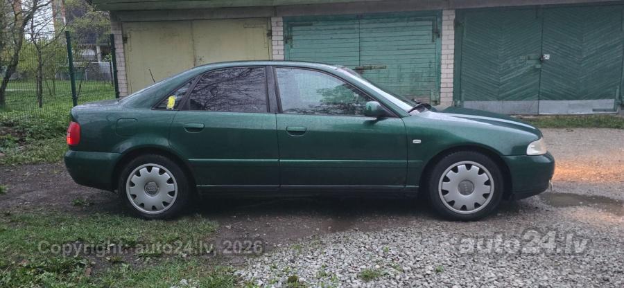 Zaļš Audi A4 2000 Tallina, ar dzinēja tilpumu 1.80 L un nobraukumu 268 tūkst. km par 600 €, foto 4 vietnē AUTOMOTO.COM.LV