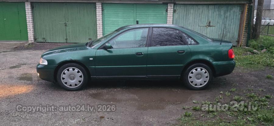 Zaļš Audi A4 2000 Tallina, ar dzinēja tilpumu 1.80 L un nobraukumu 268 tūkst. km par 600 €, foto 5 vietnē AUTOMOTO.COM.LV