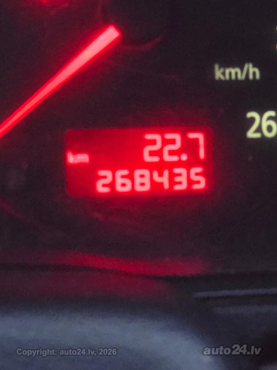 Zaļš Audi A4 2000 Tallina, ar dzinēja tilpumu 1.80 L un nobraukumu 268 tūkst. km par 600 €, foto 10 vietnē AUTOMOTO.COM.LV