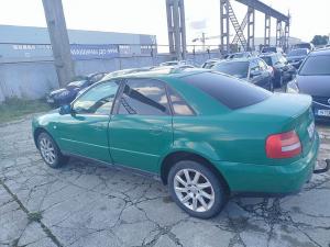 Zaļš Audi A4 2000 Tallina, ar dzinēja tilpumu 1.60 L un nobraukumu 251 tūkst. km par 499 €, foto 5 vietnē AUTOMOTO.COM.LV