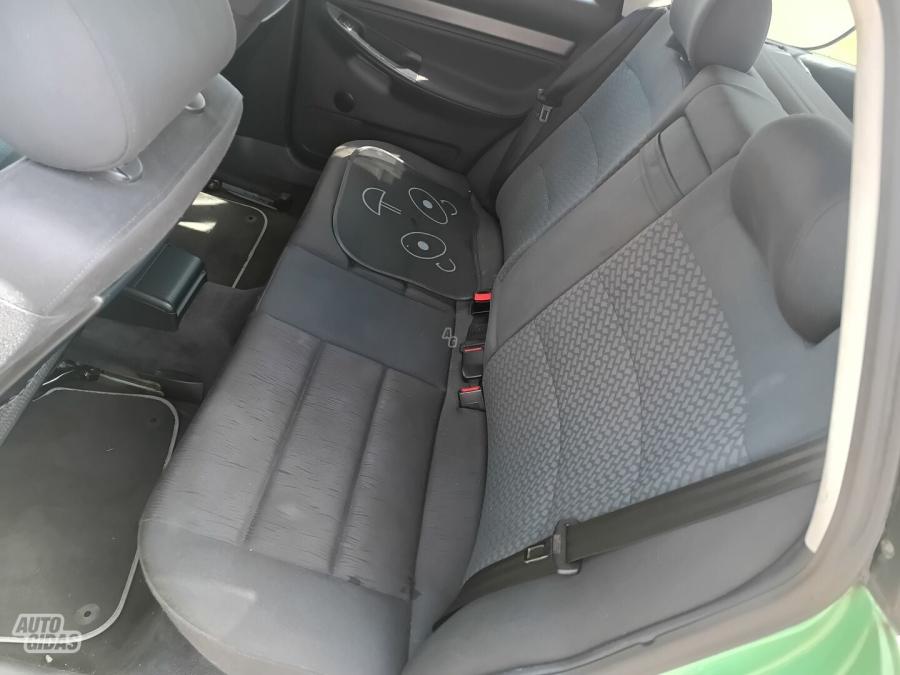 Green Audi A4 1996 in Pasvalys, with an engine capacity of 1.90 L and mileage of 397 thousand km for 1000 €, photo 9 on AUTOMOTO.COM.LV