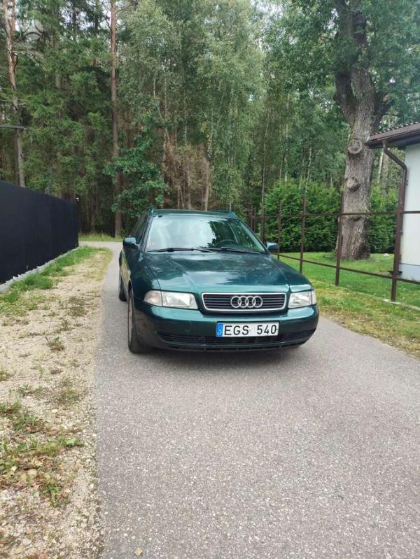 Zaļš Audi A4 1996 Viļņa, ar dzinēja tilpumu 1.90 L un nobraukumu 295 tūkst. km par 900 €, foto 3 vietnē AUTOMOTO.COM.LV