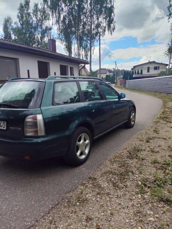 Zaļš Audi A4 1996 Viļņa, ar dzinēja tilpumu 1.90 L un nobraukumu 295 tūkst. km par 900 €, foto 4 vietnē AUTOMOTO.COM.LV