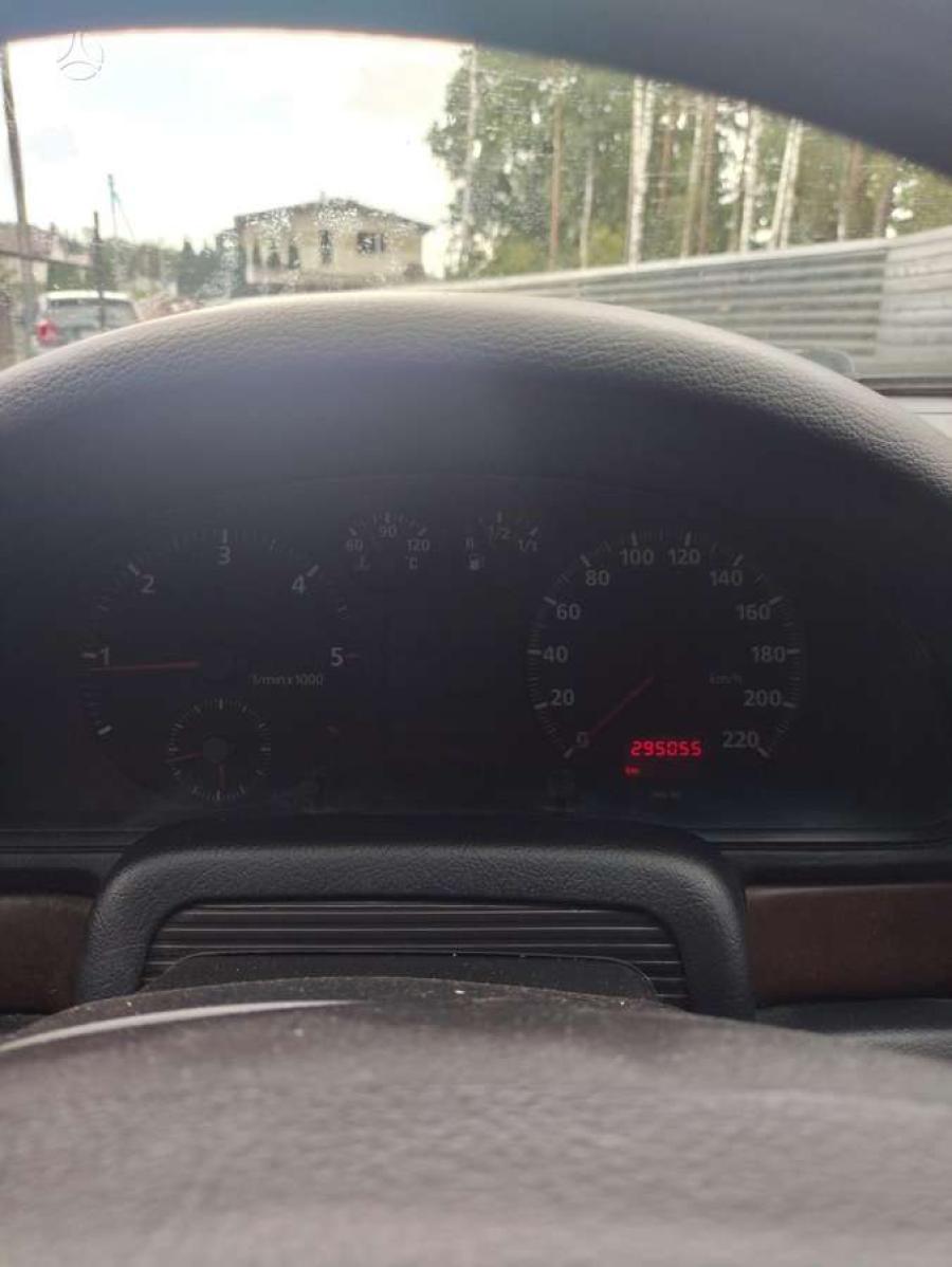 Green Audi A4 1996 in Vilnius, with an engine capacity of 1.90 L and mileage of 295 thousand km for 900 €, photo 8 on AUTOMOTO.COM.LV