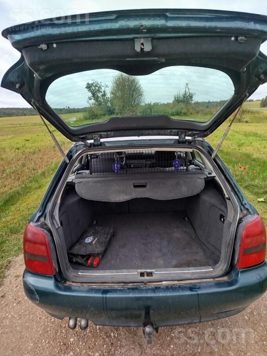 Zaļš Audi A4 1996 Tukums, ar dzinēja tilpumu 1.90 L un nobraukumu 446 tūkst. km par 1550 €, foto 9 vietnē AUTOMOTO.COM.LV