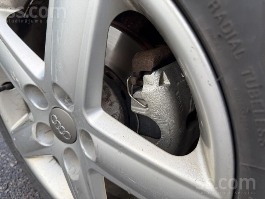 Zaļš Audi A4 1997 Limbaži, ar dzinēja tilpumu 1.80 L un nobraukumu 306 tūkst. km par 2300 €, foto 20 vietnē AUTOMOTO.COM.LV