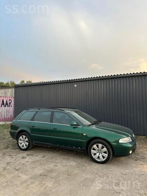 Zaļš Audi A4 1999 Jelgava, ar dzinēja tilpumu 2.50 L un nobraukumu 342 tūkst. km par 1450 €, foto 3 vietnē AUTOMOTO.COM.LV