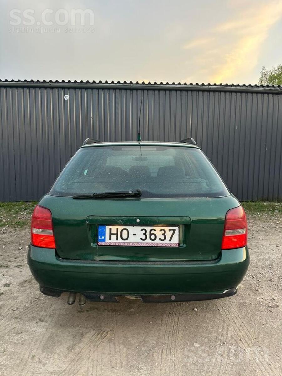 Zaļš Audi A4 1999 Jelgava, ar dzinēja tilpumu 2.50 L un nobraukumu 342 tūkst. km par 1450 €, foto 8 vietnē AUTOMOTO.COM.LV