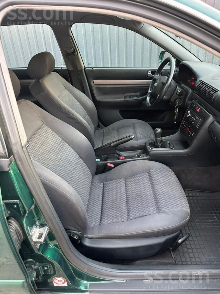 Zaļš Audi A4 1999 Jelgava, ar dzinēja tilpumu 2.50 L un nobraukumu 342 tūkst. km par 1450 €, foto 10 vietnē AUTOMOTO.COM.LV