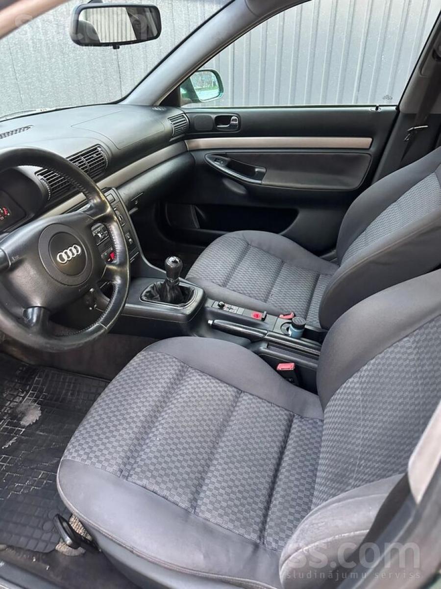 Zaļš Audi A4 1999 Jelgava, ar dzinēja tilpumu 2.50 L un nobraukumu 342 tūkst. km par 1450 €, foto 11 vietnē AUTOMOTO.COM.LV