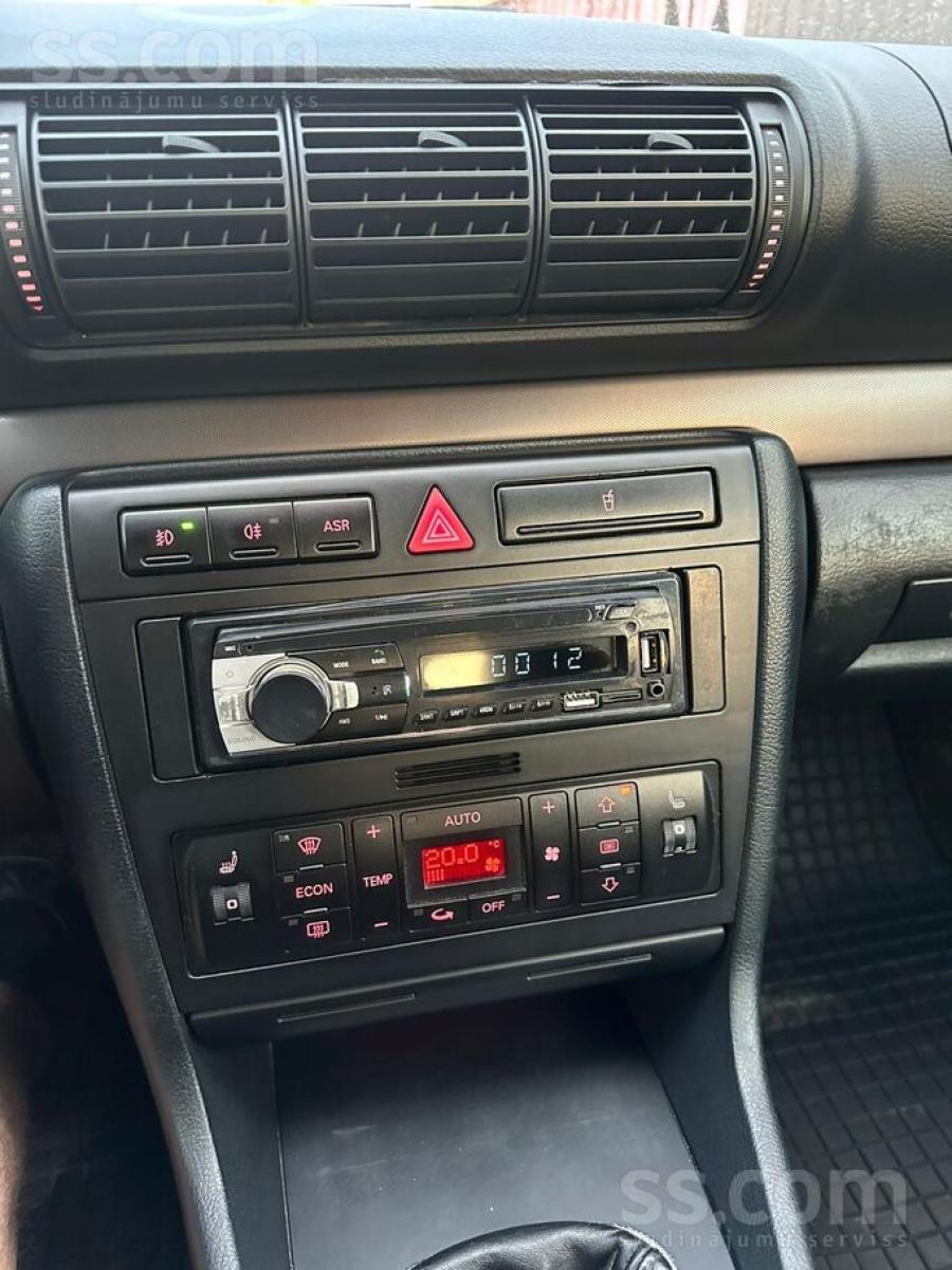 Zaļš Audi A4 1999 Jelgava, ar dzinēja tilpumu 2.50 L un nobraukumu 342 tūkst. km par 1450 €, foto 12 vietnē AUTOMOTO.COM.LV