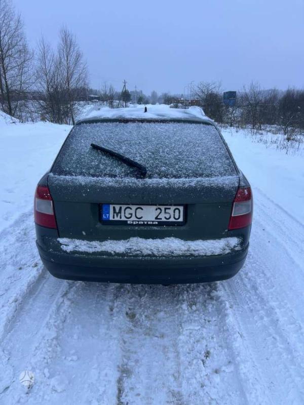Zaļš Audi A4 2002 Viļņa, ar dzinēja tilpumu 1.90 L un nobraukumu 440 tūkst. km par 600 €, foto 4 vietnē AUTOMOTO.COM.LV